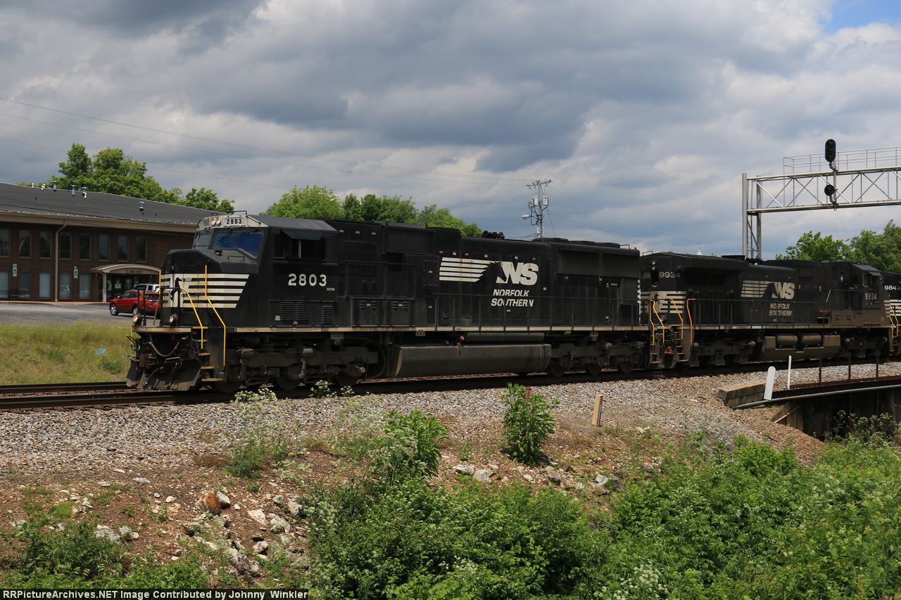 NS 2803 leads NS 15t